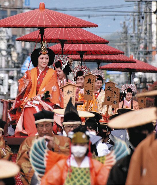 あでやか姫道中見物客を魅了 美濃加茂でおん祭秋の陣中日新聞Web