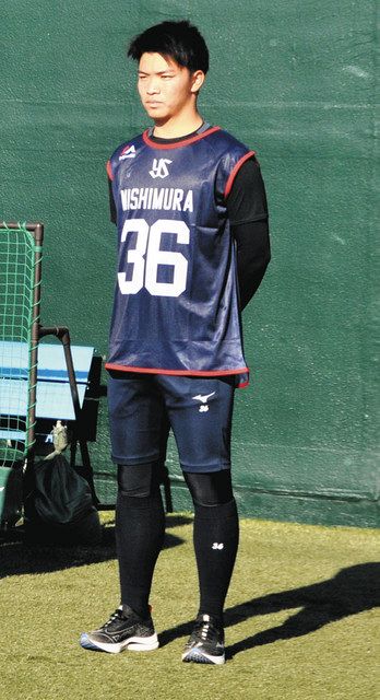 ヤクルト内野手転向のドラフト2位西村瑠伊斗坂本さんモデル新グラブで新人合同自主トレ中日スポーツ東京中日スポーツ