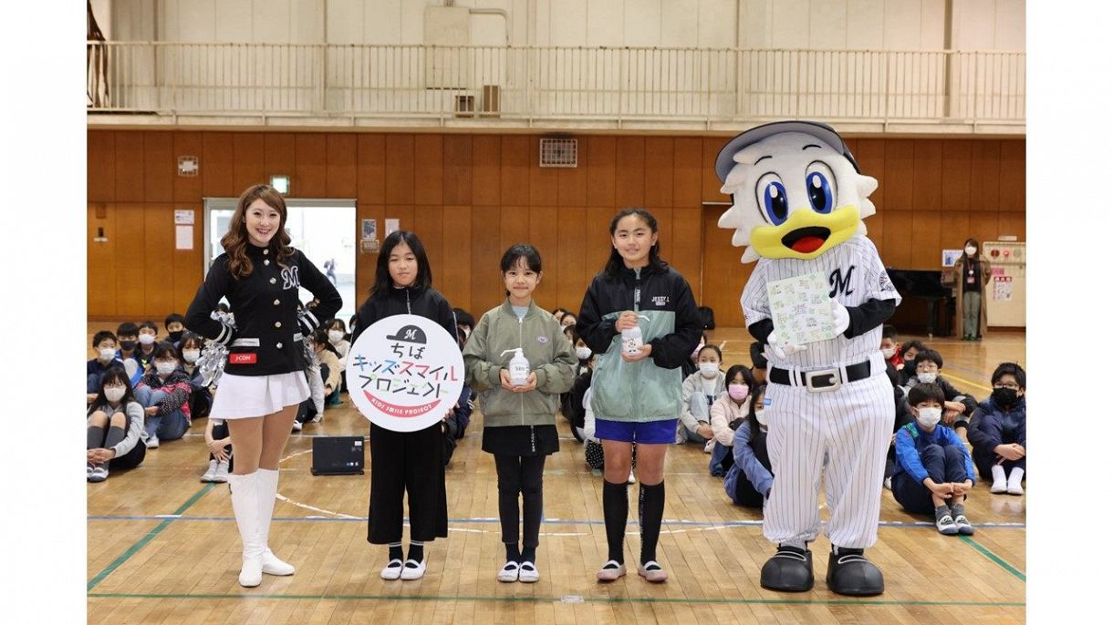 ロッテ新たに習志野市の小中高校全24校にアルコール除菌剤を寄贈中日スポーツ東京中日スポーツ