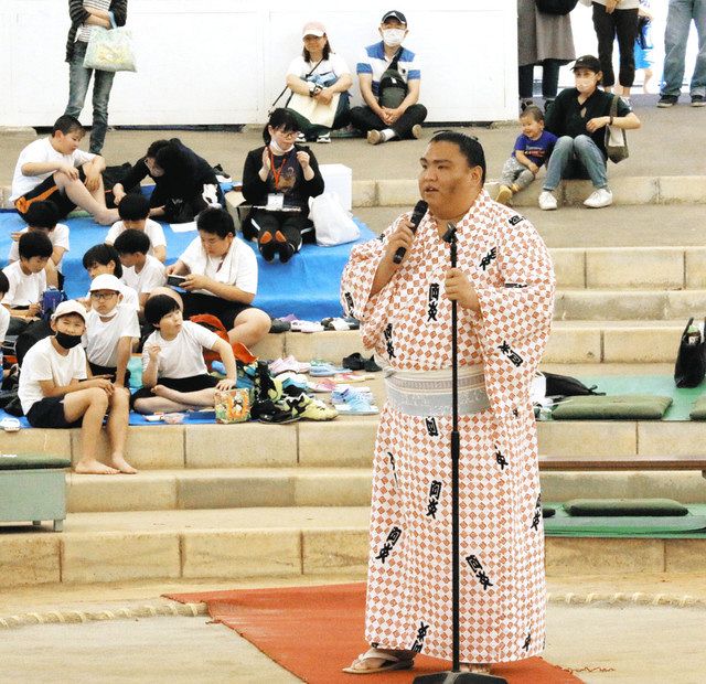 御嶽海関がサプライズ訪問 木曽で小学生相撲大会中日新聞Web