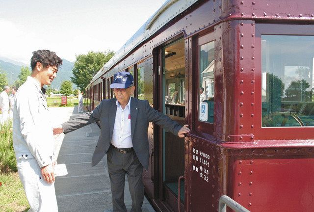 松川村トットちゃん広場の電車の教室塗装一新 松本の業者に黒柳さんから感謝状中日新聞Web