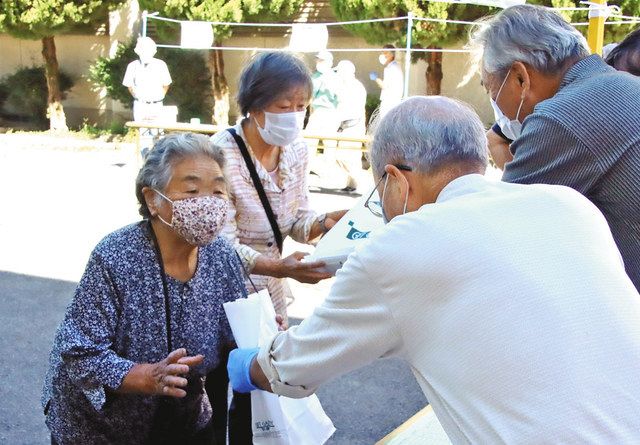 高齢者の長寿祝いコロナ禍で記念品渡すだけに 岐阜長森東地区中日新聞Web