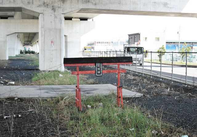 わが街探偵団 県道沿いの小さな赤鳥居 中日新聞Web