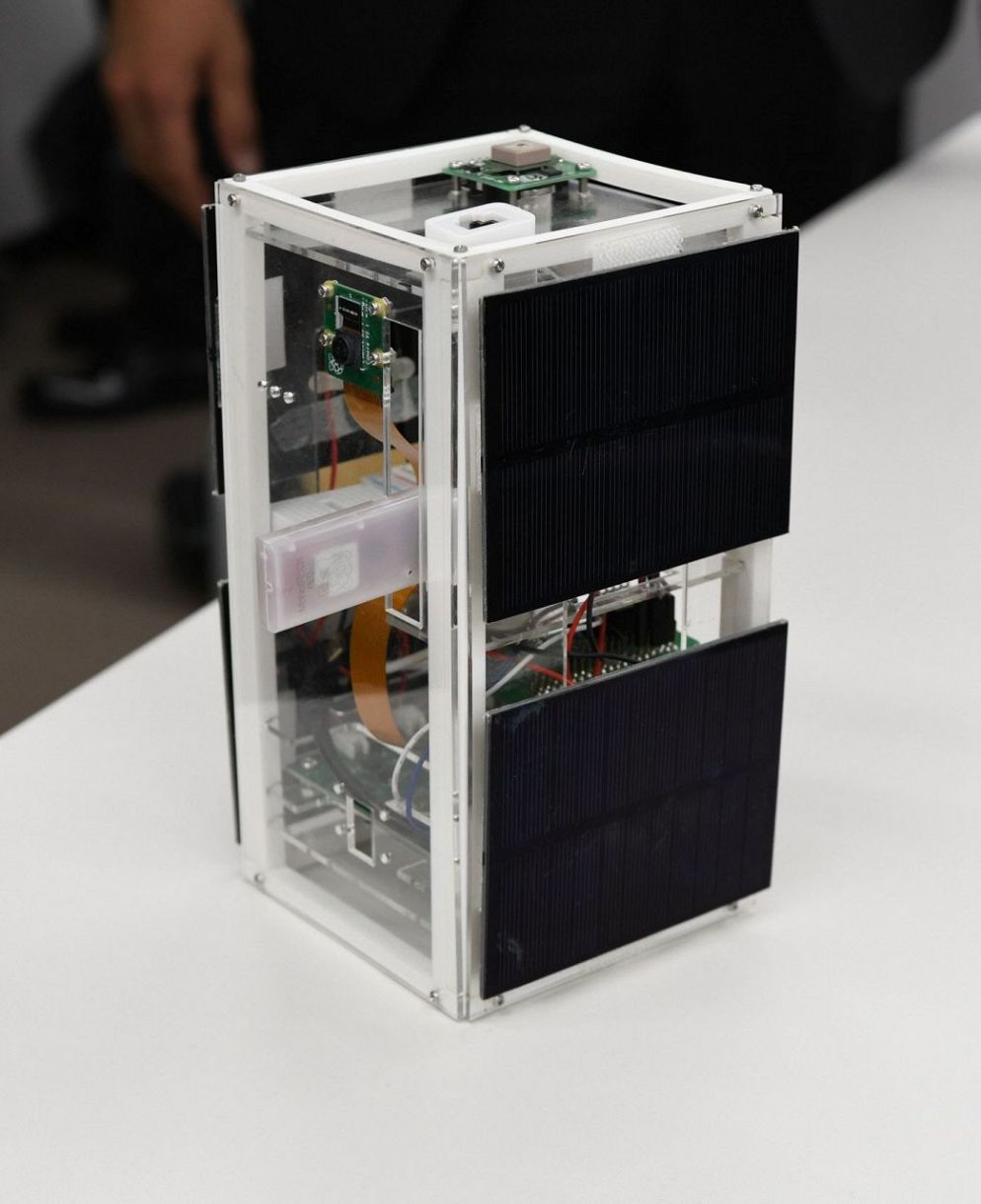 High School Students Aim to Launch Small Satellite：中日新聞Web