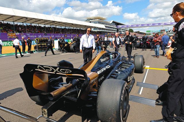 レーサー・ブラピに視線クギ付け 第11戦イギリスGP編：中日スポーツ・東京中日スポーツ