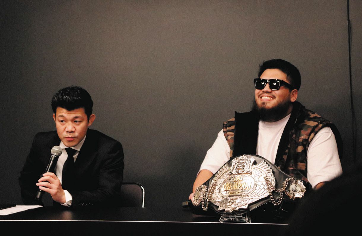 日本ヘビー級王者の但馬ミツロが亀田興毅に直談判「もっと試合に出たい」「出るか」「もちろんです」:中日スポーツ・東京中日スポーツ