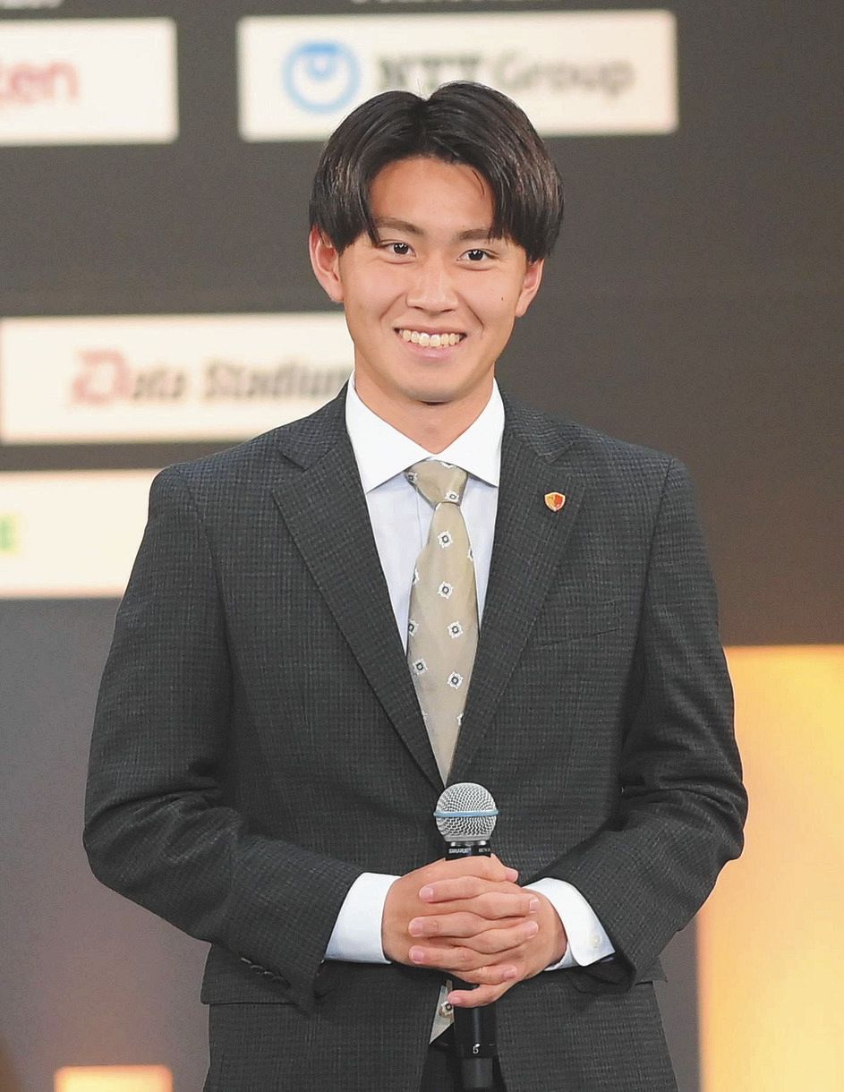 19歳荒木遼太郎がベストヤングプレーヤー賞 鹿島から歴代最多5人目の選出「世界で戦いたい」【jリーグアウォーズ】:中日スポーツ・東京中日スポーツ