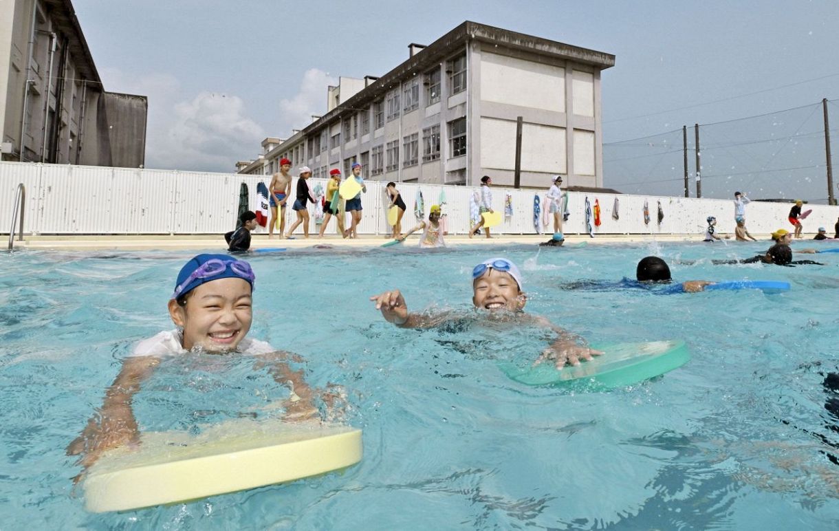 Swimming Classes Begin at All Elementary Schools in Fukui Prefecture：中日 ...
