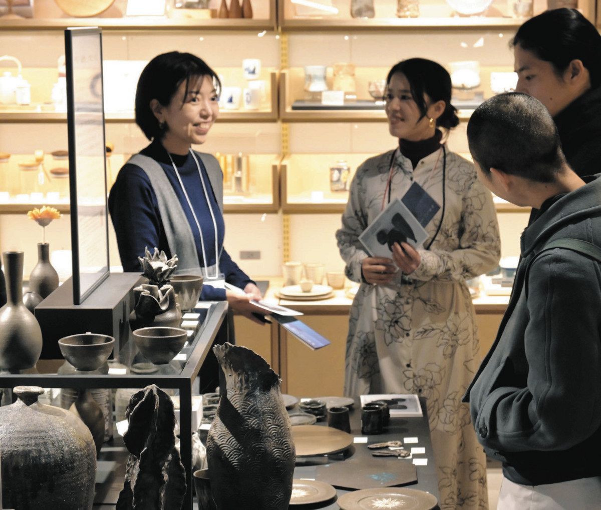 苦境の珠洲焼に伴走 京都で若手作家展示販売会：北陸中日新聞Web