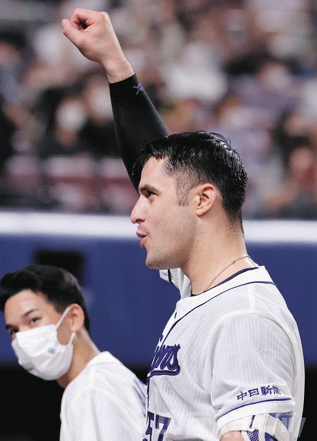 中日―巨人 A・マルティネス：中日スポーツ・東京中日スポーツ