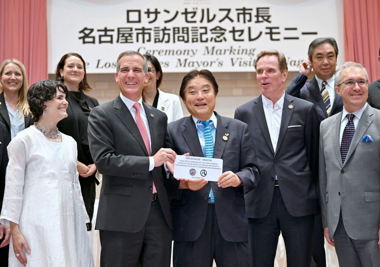 Los Angeles Mayor Visits Nagoya：中日新聞Web