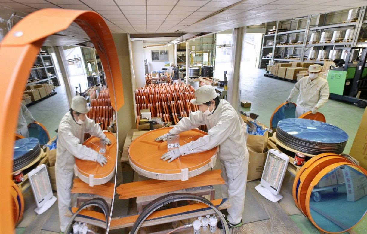 convex mirror manufacturing is reaching its peak：中日新聞Web