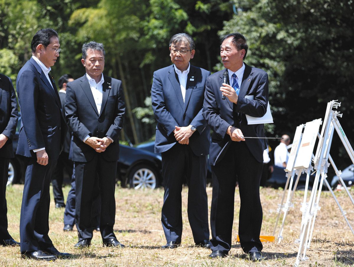 岸田首相、2037年のリニア全線開業方針を強調 三重・亀山市の現場視察：中日新聞Web