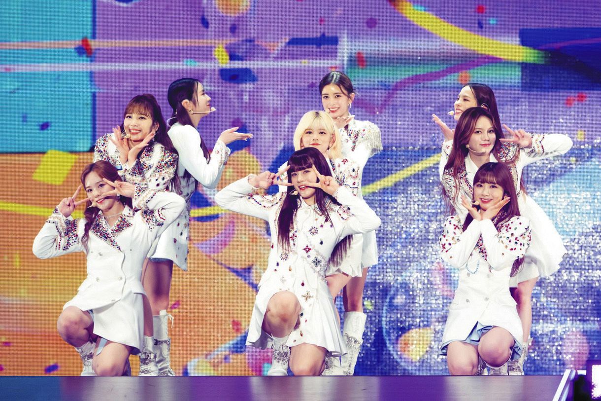 NiziU 11、12月に初のドーム公演を発表 リーダーMAKO歓喜 単独ツアー東京公演最終日：中日スポーツ・東京中日スポーツ