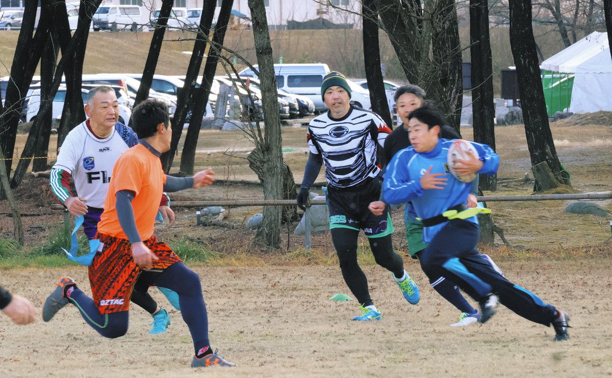 ノータックルラグビー熱いプレー 豊丘でタグフットボール初大会 ：中日新聞Web