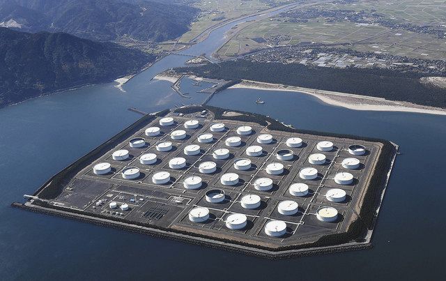 石油備蓄放出 暮らし支援を最優先で：中日新聞Web