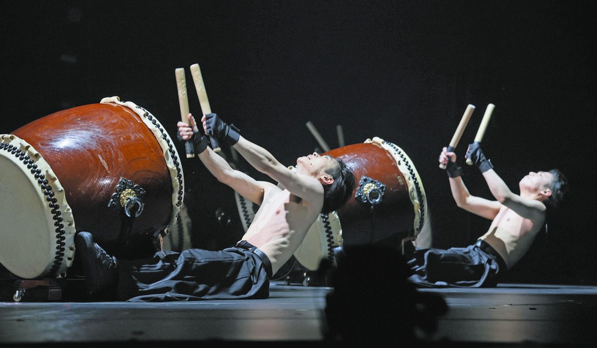 「IMP．」激しい殺陣や腹筋太鼓、”タッキーワールド”満載で初主演舞台初日 佐藤「何から何までもビシバシと滝沢さんからご指導」：中日スポーツ・東京中日スポーツ