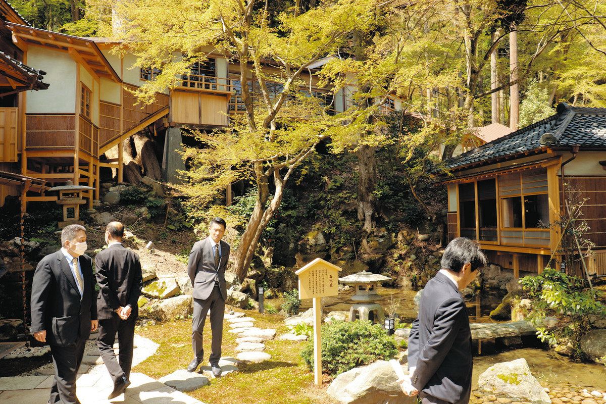 新たな観光拠点として再整備された加賀依緑園＝加賀市山中温泉で 
