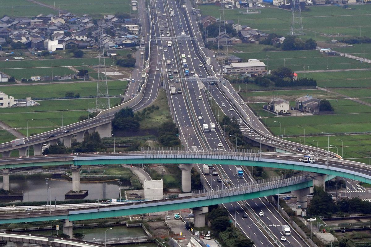 年間1200回発生の渋滞緩和に期待、名神一宮IC一宮JCT上り線の3車線運用7日開始：中日新聞Web