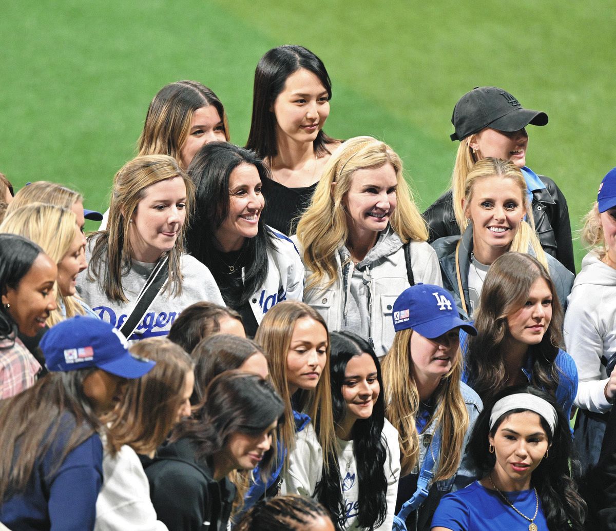大谷翔平の妻・真美子さん、初の”奥さま会”で満面の笑み！【写真複数】：中日スポーツ・東京中日スポーツ