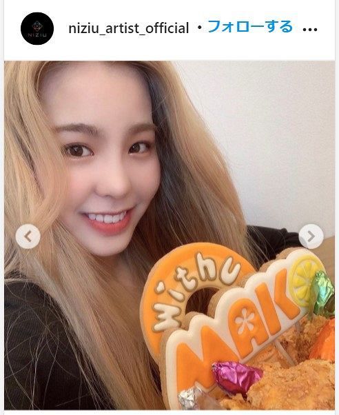 NiziU・MAKO、バースデーケーキと笑顔【写真】：中日スポーツ・東京中日スポーツ