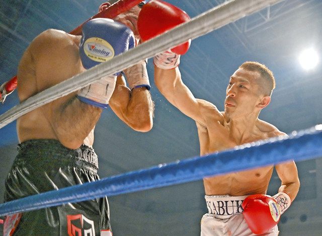 矢吹がTKO勝ち ボクシングIBF世界ライトフライ級挑戦者決定戦：中日新聞Web