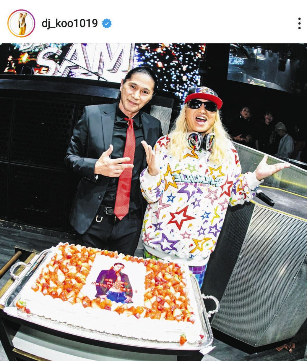 【写真】DJ KOO、 SAMの還暦を祝う：中日スポーツ・東京中日スポーツ