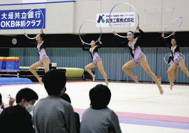 クラブやフープの華麗な技披露 安八で子ども向け体操教室：中日新聞Web