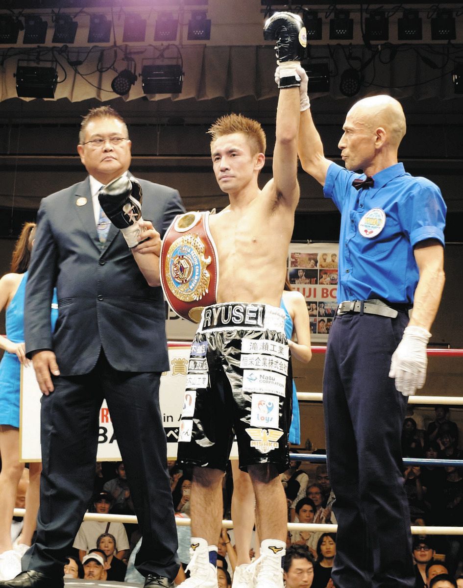 【ボクシング】試合後にまた救急搬送…白石聖が脱水か熱中症が強く疑われる症状 リング事故続出で10回戦変更のWBOAPタイトル戦が開催：中日スポーツ・東京中日スポーツ