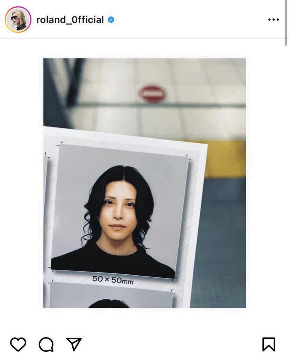 ローランド、黒髪の証明写真でパスポート更新【写真】：中日スポーツ・東京中日スポーツ