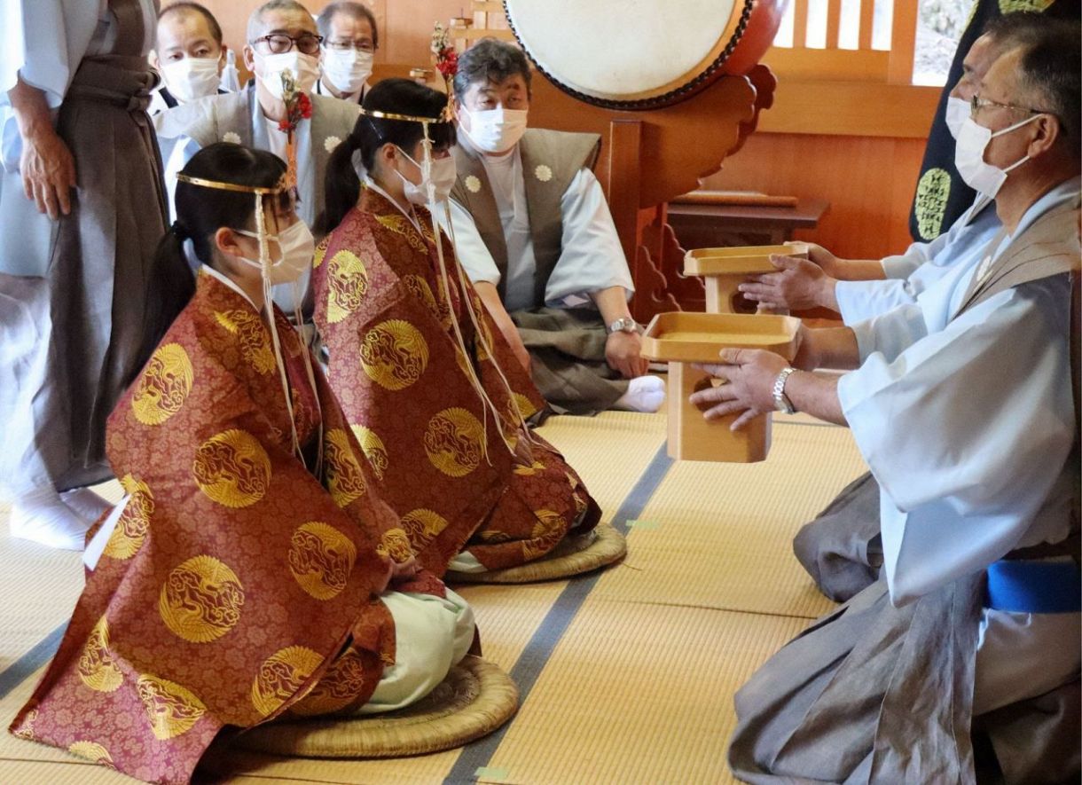 Descendants of a submerged village have a genpuku ceremony：中日新聞Web