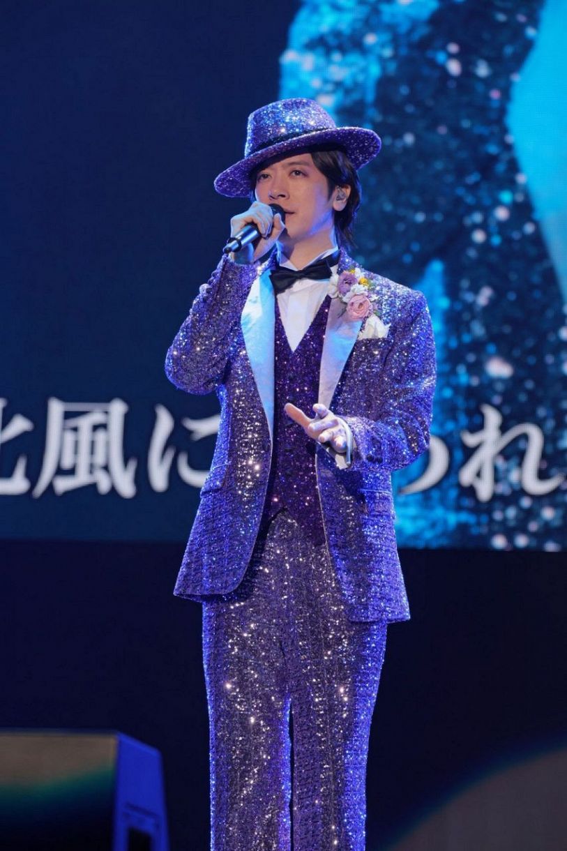 DAIGOにうり二つの新人歌手・一之森大湖、ド派手衣装でデビュー 妻は景子で生年月日も一緒 「昭和歌謡を愛し、デビューを夢見て歌い続けて良かった」：中日スポーツ・東京中日スポーツ