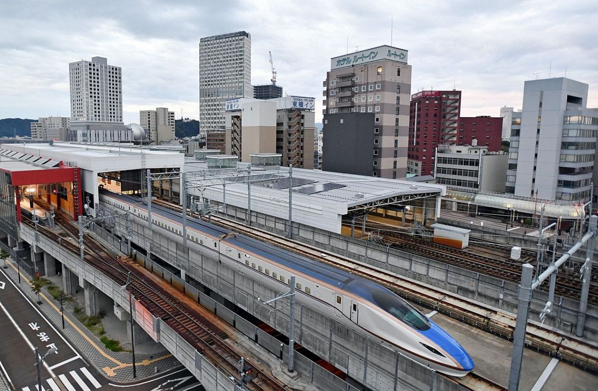 Running Test of Hokuriku Shinkansen Train Begins Between Kanazawa and ...