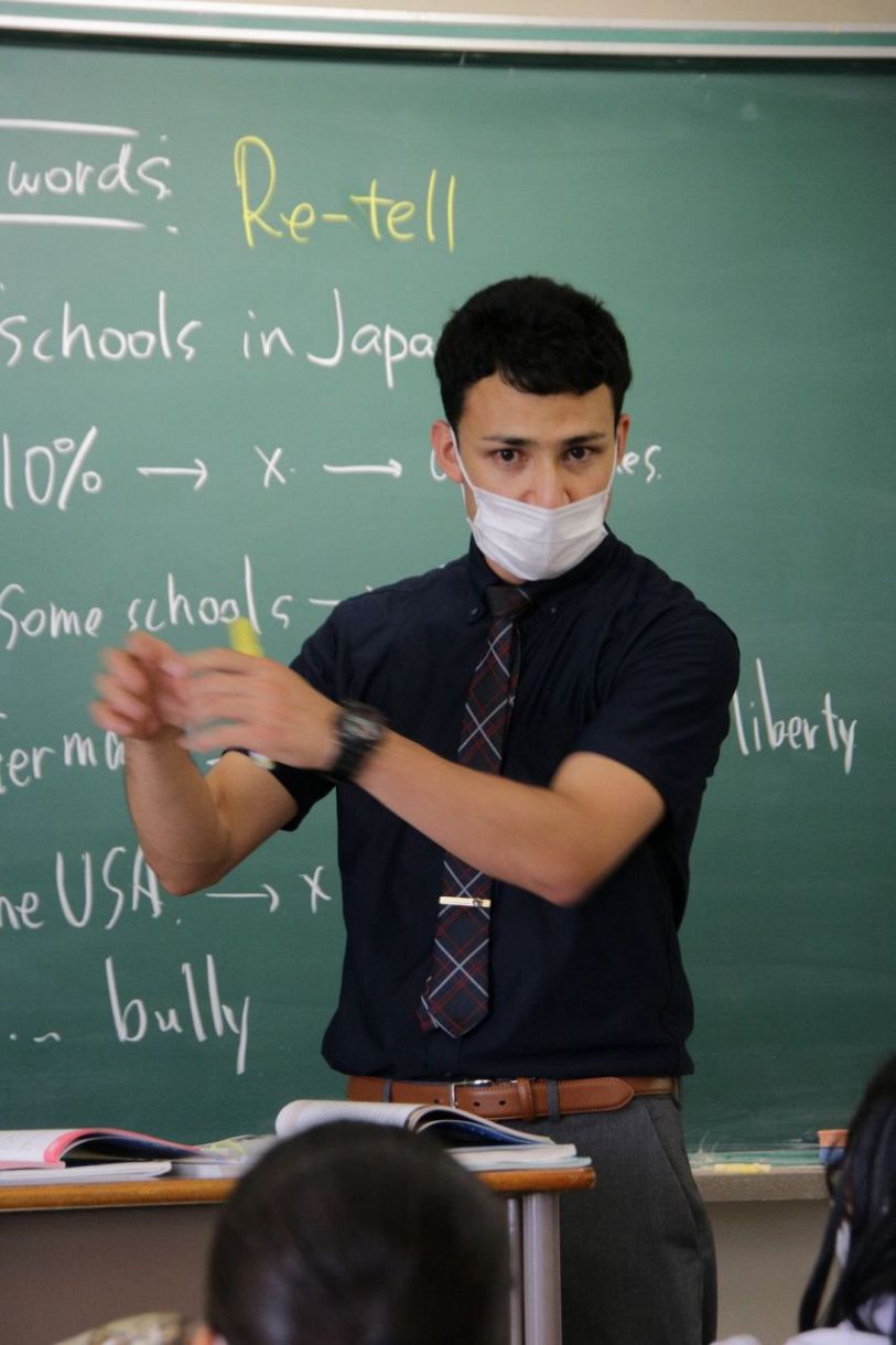 Third-Generation Japanese-Brazilian Becomes a Teacher at His Alma Mater ...