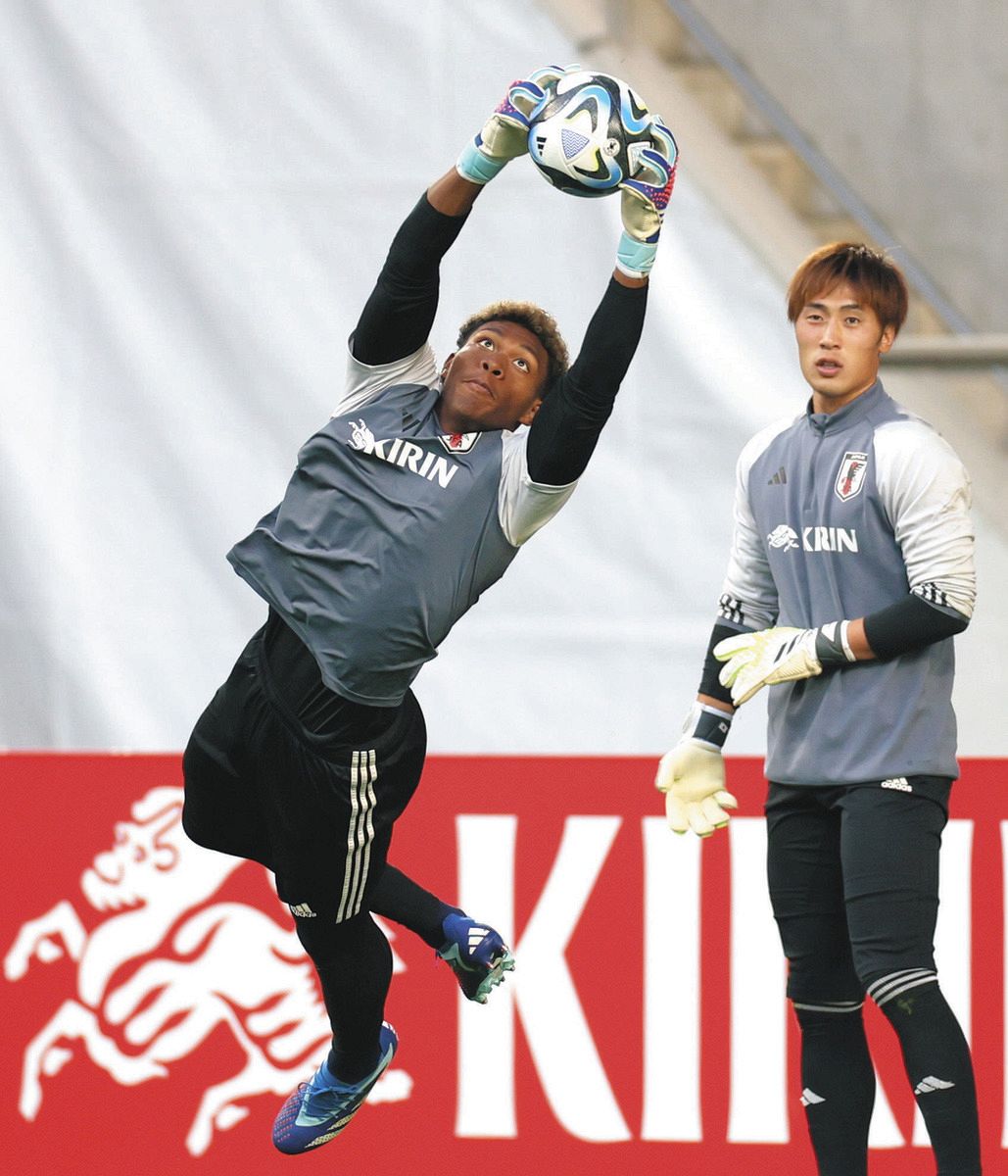 Gk鈴木彩艶、先発起用に「確実に自分自身成長している」「自分のキックでチャンスを」【サッカー】：中日スポーツ・東京中日スポーツ