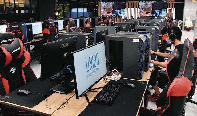 eスポーツ体験施設、障害ある人らが接客 豊田市駅前「UNIBO」オープン：中日新聞Web