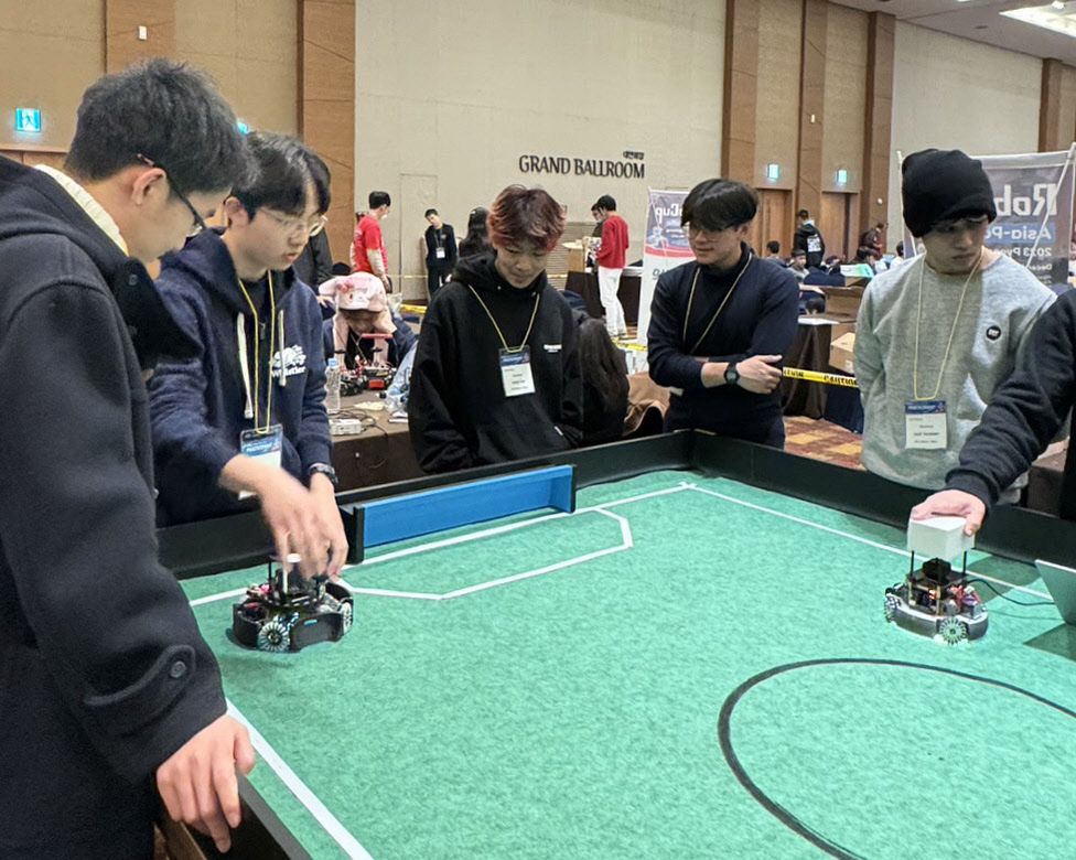 KAIYO ACADEMY Wins International Robot Soccer Competition：中日新聞Web