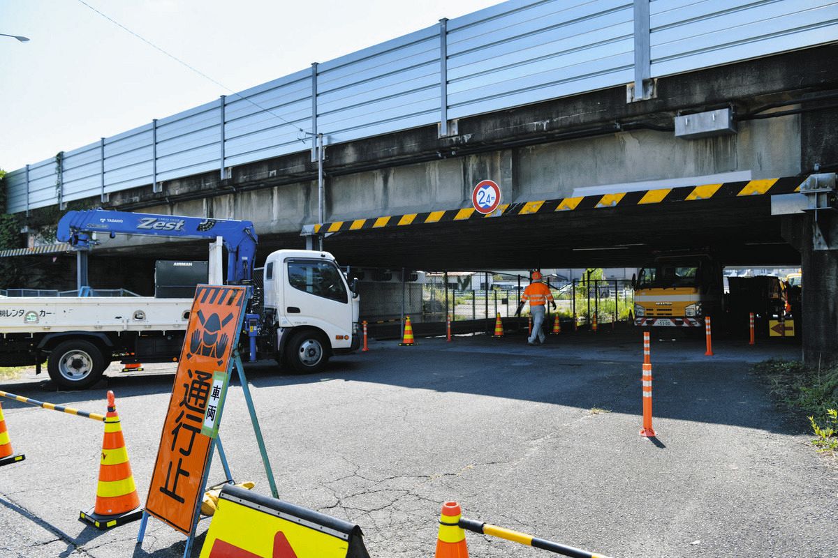 全長が約6メートル､重さが550キロ…コン･クリート塊が高速の橋梁から下の市道に落ちる 名神高速 [597533159]