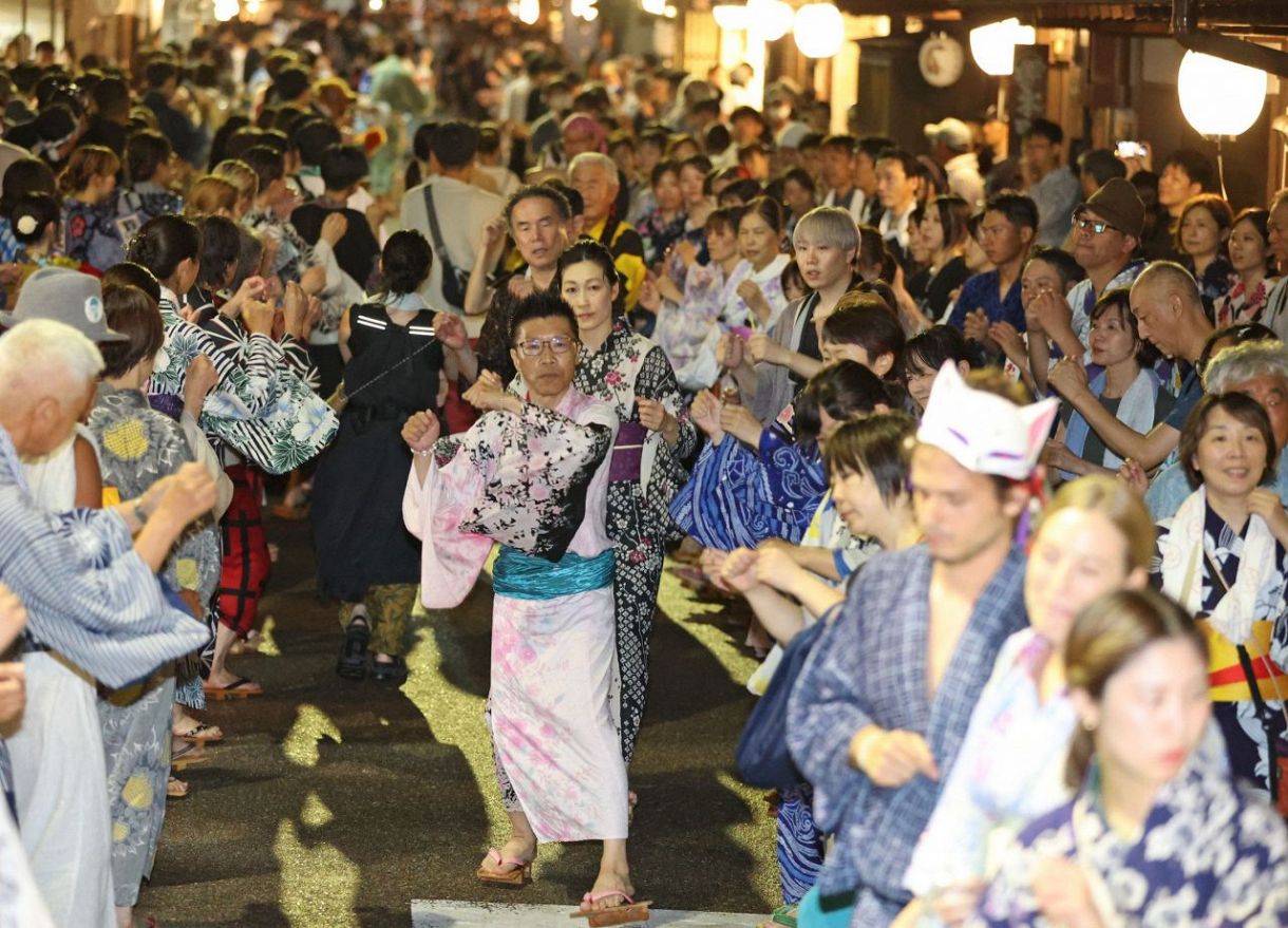 Enjoyed Gujo Odori in Japan and Canada：中日新聞Web