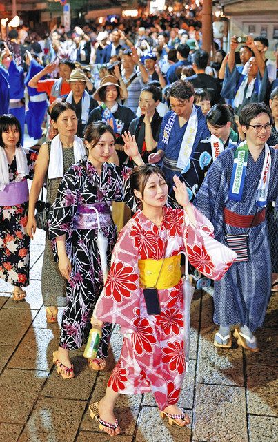 【写真と動画で見る】「郡上おどり」の徹夜おどり 4年ぶり明け方まで開催:中日新聞web