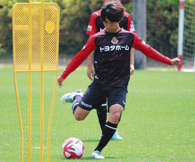 「めっちゃ悔しかった」MF甲田英将がU-20W杯メンバーもれをばねにルヴァン杯・神戸戦へ【J1名古屋】：中日スポーツ・東京中日スポーツ