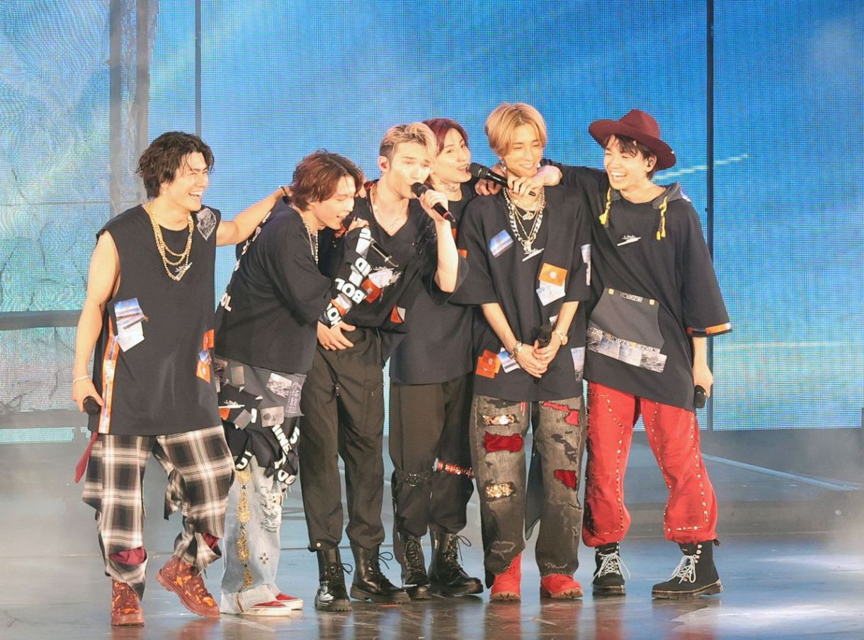 紅に染まったSixTONES、YOSHIKIとライブ初共演 初の東京ドーム単独公演：中日スポーツ・東京中日スポーツ