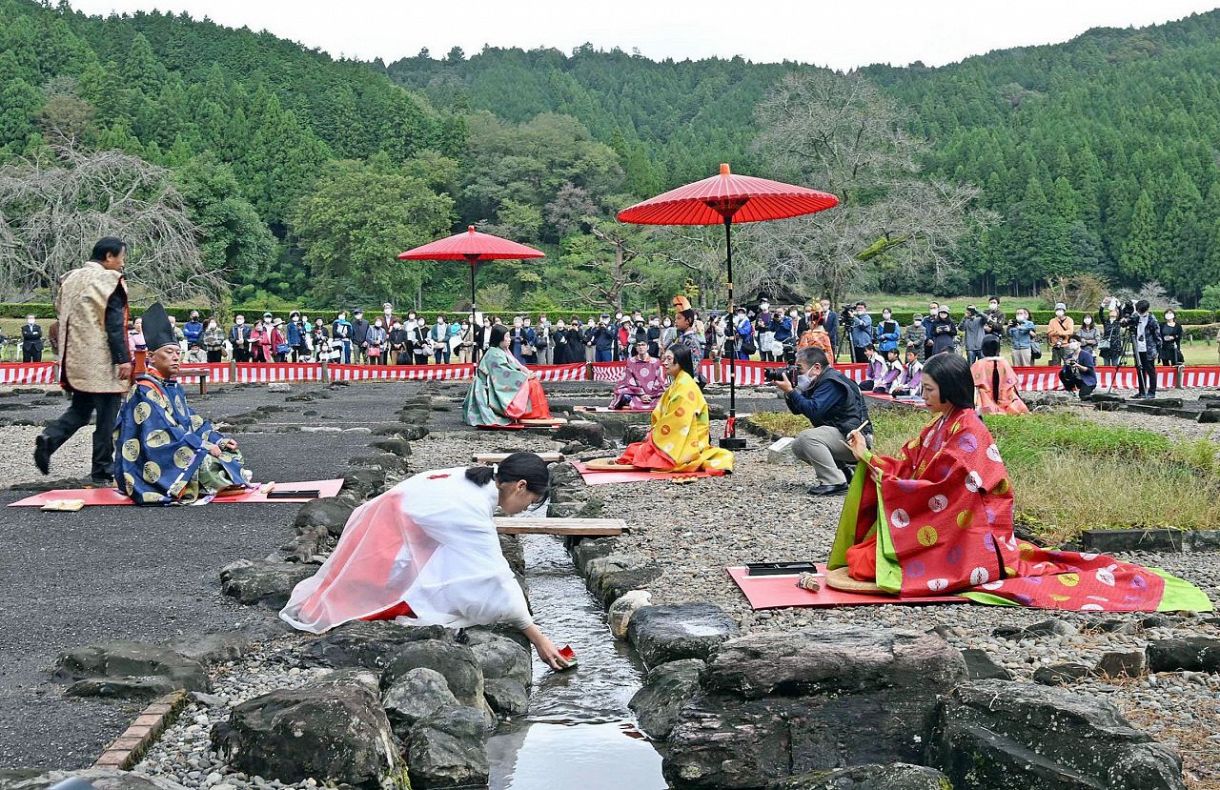 Echizen Asakura Kyokusui no En was held in Fukui City for the first ...