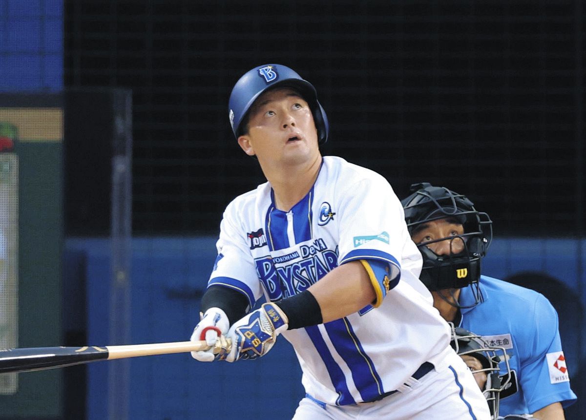 DeNA・牧秀悟、14号ソロが看板にはね返って観客に「倒れてたけど大丈夫だろうか」心配の声続々：中日スポーツ・東京中日スポーツ