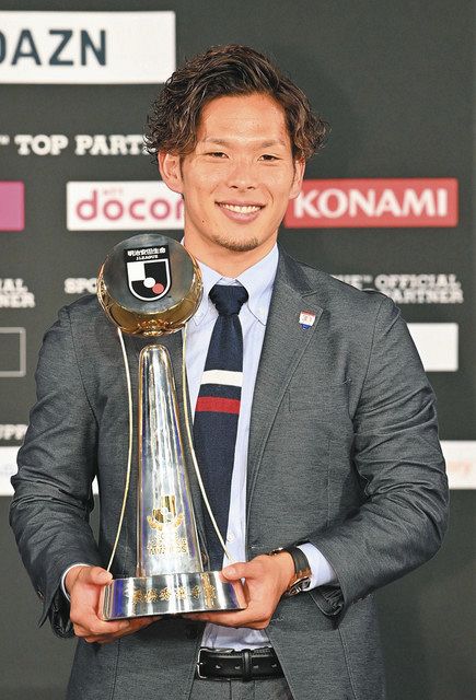 「妻のあなたもMVP」横浜Mの”J3出身”岩田智輝が感謝の初MVP【Jリーグ・アウオーズ】：中日スポーツ・東京中日スポーツ