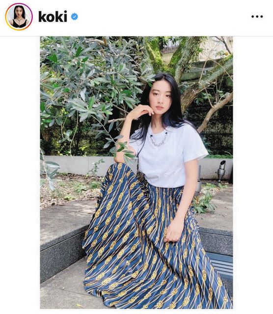 【写真】Koki，シックなプリーツスカート：中日スポーツ・東京中日スポーツ