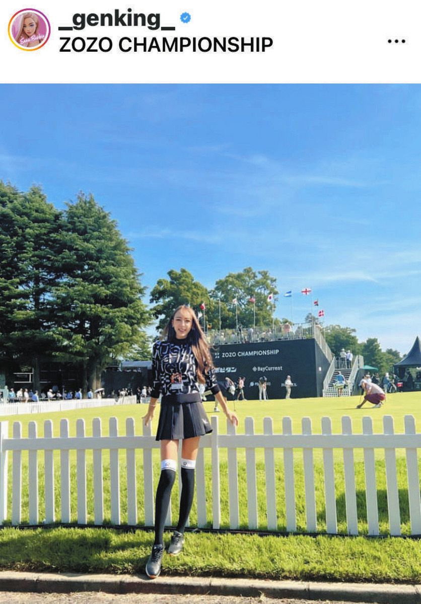 GENKING．青空の下でミニスカゴルフウエア姿【写真】：中日スポーツ・東京中日スポーツ