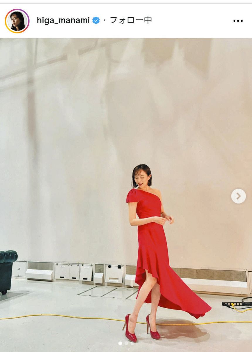 比嘉愛未、真っ赤なドレスで美脚チラリ【写真】:中日スポーツ・東京中日スポーツ