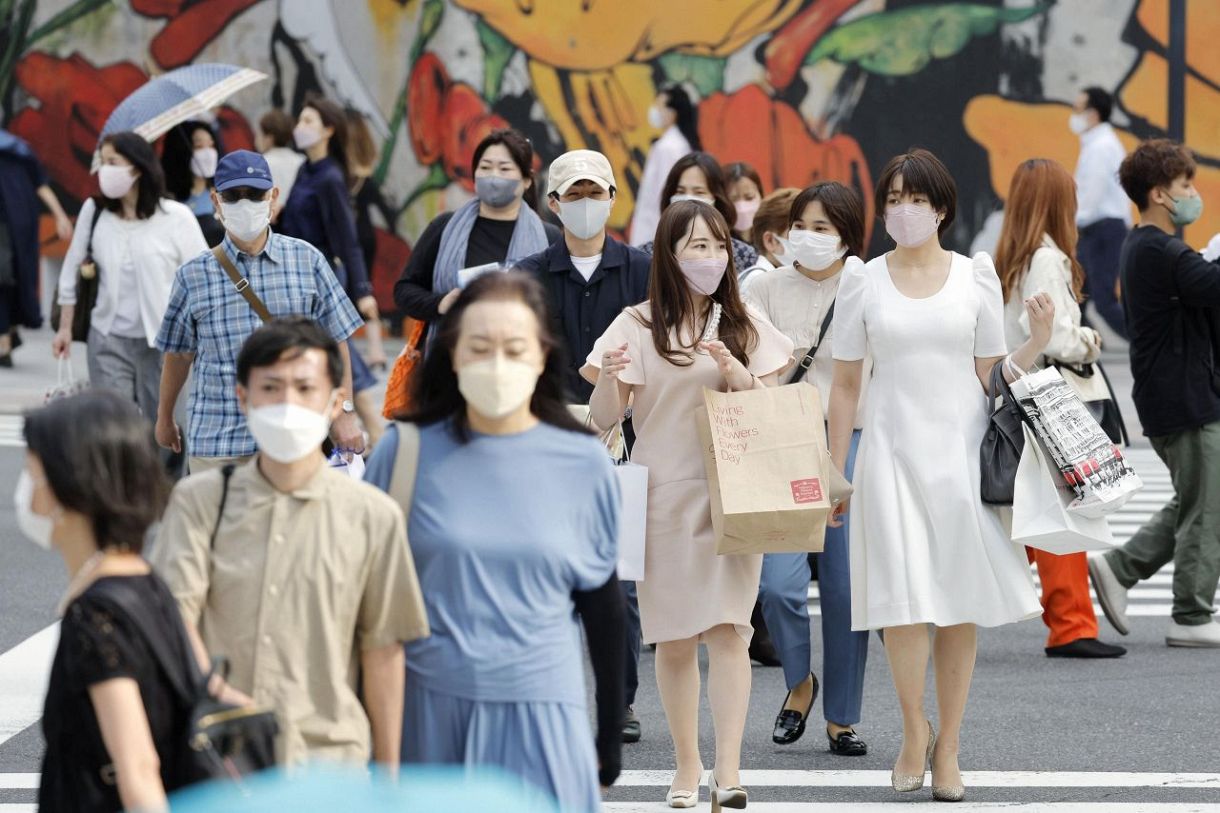 Relaxed new mask usage guidelines barely spread among Japan public：中日新聞Web