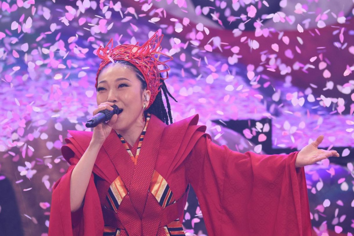 大トリ・MISIA、スペシャルメドレー「紅白スペシャル2023」披露 干支の龍にちなんだ大きなオブジェの前で熱唱【紅白歌合戦】：中日スポーツ・東京中日スポーツ